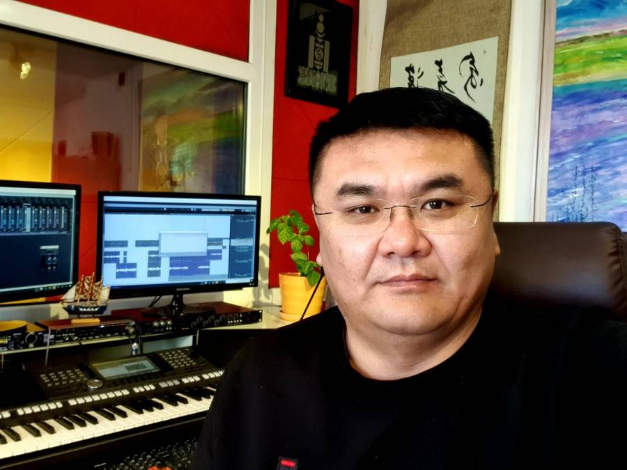 Хөгжмийн зохиолч Б Пүрэвсүрэн эмч нарт хайр зарлав