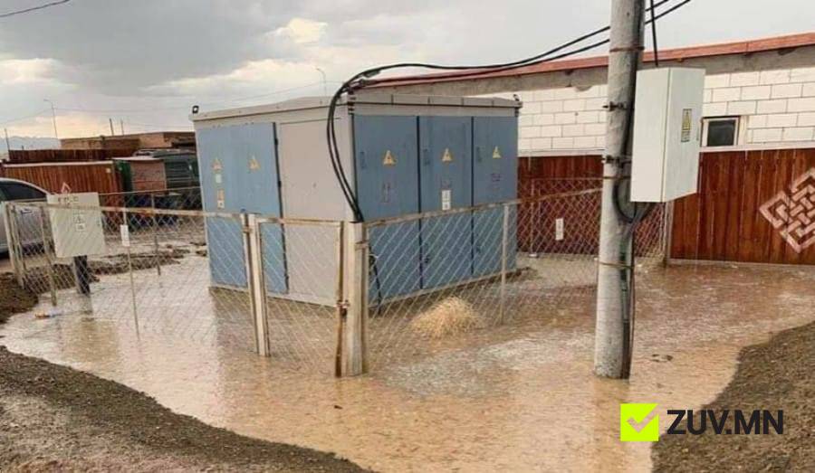 Цахилгаан байгууламжийн ойролцоо тогтсон ус руу ойртохгүй байхыг
