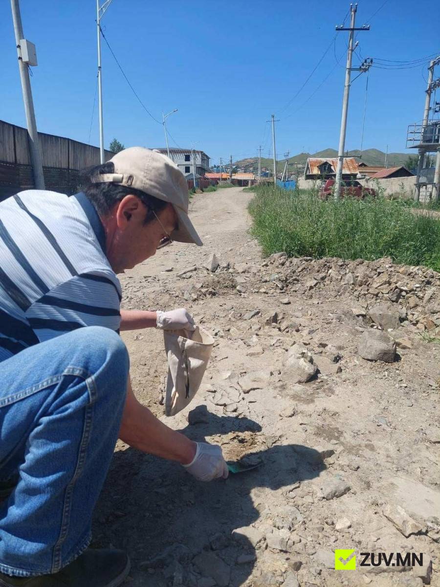 Хөрсний бохирдол тодорхойлох шинжилгээг хийж байна