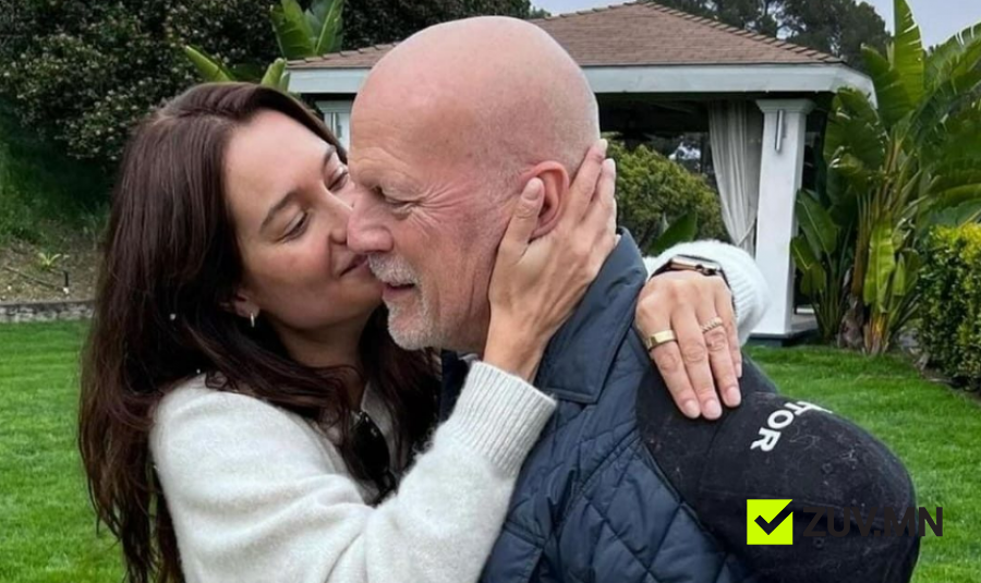 Брюс Уиллис хуучин эхнэр Деми Мурыг танихаа больжээ